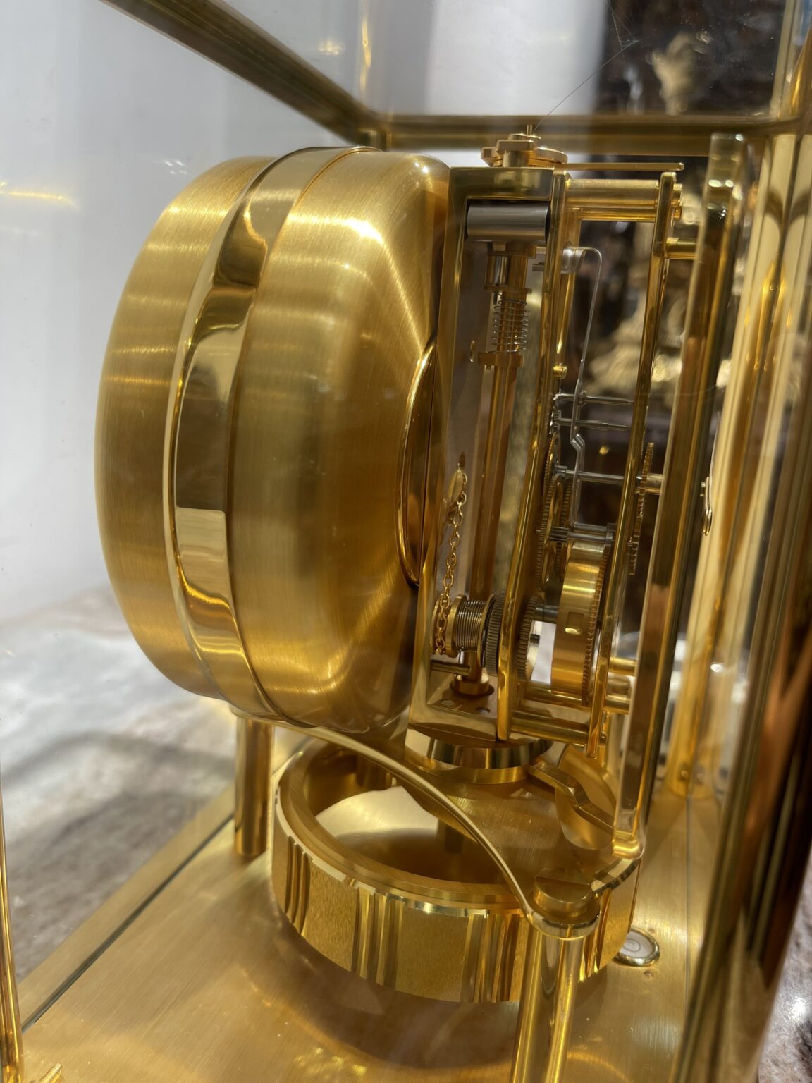 Đồng Hồ Atmos 540 Thụy Sĩ Mạ Vàng 24K Chạy Bằng Không Khí